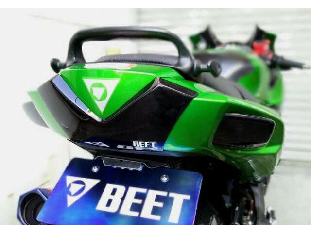 ※画像はイメージとなります。別なカラーを参考に掲載している場合があります。ZX-14R・ZZ-R1400 用 BEET ブラックテール新発売！ZX-14R への装着状態 テールランプ及びウインカー点灯状態BEET ロゴステッカー付属●ノーマ...