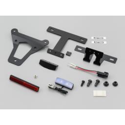 専用設計だからスマート装着 純正ウインカーに対応したLEDライセンスランプ付フェンダーレスキット。スリムリフレクター付属。ライセンスランプもカプラーオン設計。※ナンバープレートホルダー等は取り付けしないでください。