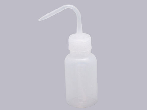 ・部品を洗浄したり、オイルを注入する際に便利なボトルです。●100ml※ガソリン、溶剤はご使用いただけません。