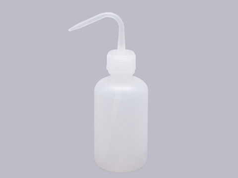 ・部品を洗浄したり、オイルを注入する際に便利なボトルです。●250ml※ガソリン、溶剤はご使用いただけません。