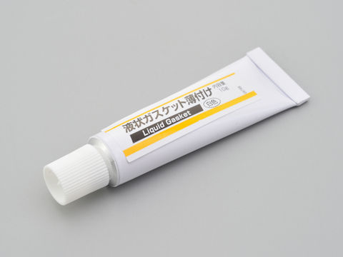耐オイル、耐クーラント性に優れた液状シール剤です・粘度が低く、流動性（やわらかい）があり作業性良好。・固形ガスケットとの併用、Oリングの仮固定に使用できます。・塗布後約30分で硬化し始め、約24時間でゴム状に硬化します。●内容量：10g●適...