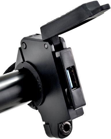 バイク専用電源USBタイプA。USB Type-A QC3.0対応、最大30Wまでの急速充電が可能なUSB電源。本体は幅12.5mm(取り付け幅14mm)とスリムで、コントロールスイッチに馴染むデザイン。ハンドル径φ22.2、φ25.4に取...
