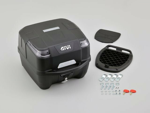 四角い形状が人気のB33にスモークリフレクターモデルを追加。コンパクトながらフルフェイスヘルメット1個やA4サイズのビジネスバッグがすっぽり入るサイズです。フタを閉めるだけでロックが掛かる「プッシュダウンクローズシステム」搭載モデル。※キャ...