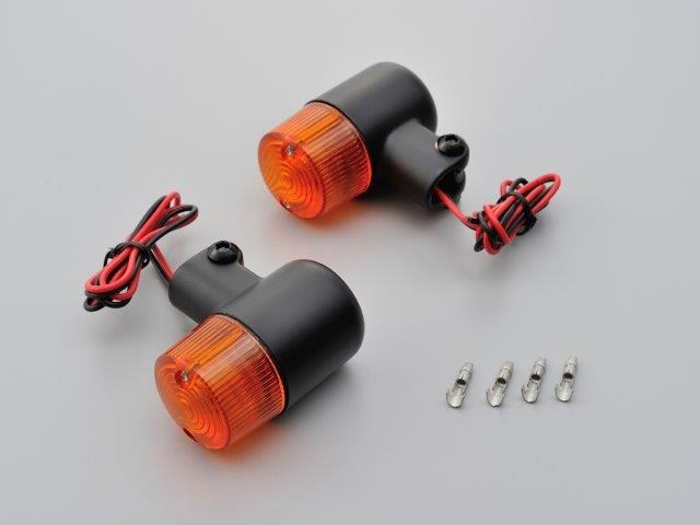 アルミダイキャストボディのスモールウインカーセット。12V23Wバルブ付属。2個1セット。・CA104端子4個付属。・配線長：約450mm。オレンジレンズ / ブラックボディ※タイトルに在庫有り記載以外の商品は取り寄せとなります。※メーカー...