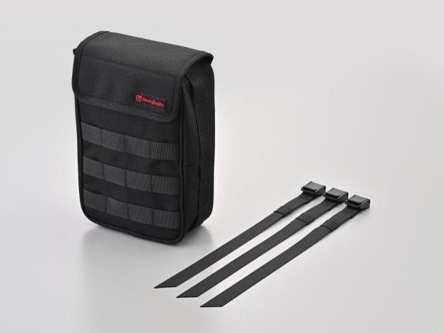 ハンドルやフレーム、グラブバー等に取付ける小さなバッグ。スマホや、財布、ペットボトル、車載工具などの小物入れに最適です。バッグ全周に巡らせたパルステープのおかげで取り付け自由度が高く、装着は付属の固定ベルトを通すだけなので簡単。フラップはワ...
