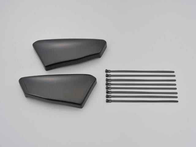 純正同様のフルカバータイプではせっかくのスカテイストが台無し。スカチューンにはスカ専用デザインのこのハーフサイドカバーをオススメします。シートフレームの延長線上でスパッとカット。下半分がスカだから、スカチューンテイストも損ないません。スカチ...