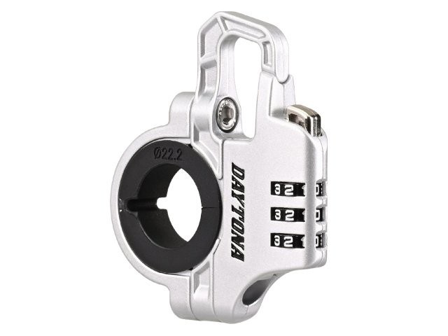 せまいスキマに取り付けできるヘルメットロック。カギが増えないダイヤル式。本体幅12mm(取り付け必要幅13mm)とスリムで狭い隙間にスッキリ収まる。ロック部は縦方向にスライドするので、コントロールスイッチ横など、左右のスペースが無くても取り...