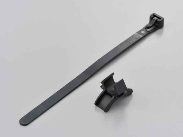 スマートフォンに接続しないとき、バイク用USB充電ケーブルをハンドルへ取り付けるためのクランプ。■メーカーの都合により、予告なく仕様が変更となる場合がございます。■掲載画像は一部、旧仕様のものを使用している場合がございます。最新情報はデイト...