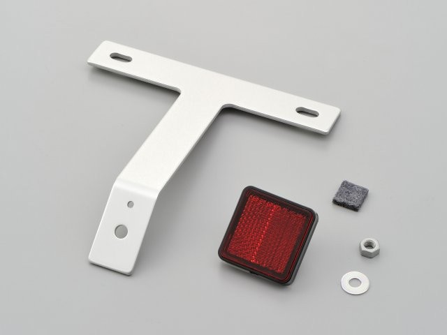 ノーマル車の泥よけをカットしてリフレクターが無くなってしまった場合や、リフレクターが付属しない社外フェンダーレスキットを装着する際、または汎用テールランプを取り付ける場合などは、保安基準を満たすためにこのリフレクターが必要。 小型のリフレク...