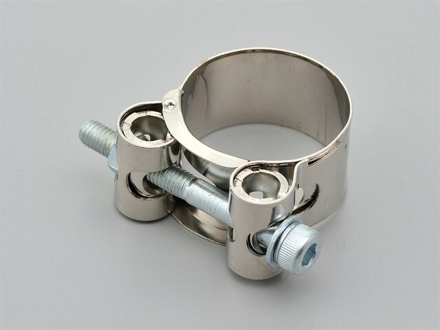 エキゾーストバンド。パイプ直径26〜28まで対応。 ・各1個入り。 ・幅：18mm（φ27）。※リブカラーは締付サイズや頻度によりカシメ部が緩んできます。取り外しの際には紛失に注意してください。適合品番：43950、46794、46795、...