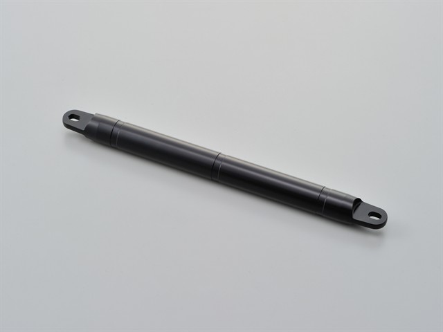 凹凸の少ないシンプルなバー形状(溝部分除くシャフト径Φ22.2)だから、スマホホルダーやUSB電源などの取り付けに便利。クランプセット、シャフト、アダプターバーを組み合わせて使用します。・シャフト長：250mm・カラー：ブラック250mmブ...