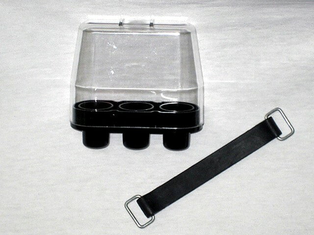 H2Aに純正で装備されていた予備のプラグを収納できるホルダーです ※初期型H2にご使用の場合はホルダーステーを ご使用ください。 セット内容：ホルダー、バンド ※プラグは付属いたしません。 適合車種：H2/A/B/C H1D/E/F S3/...