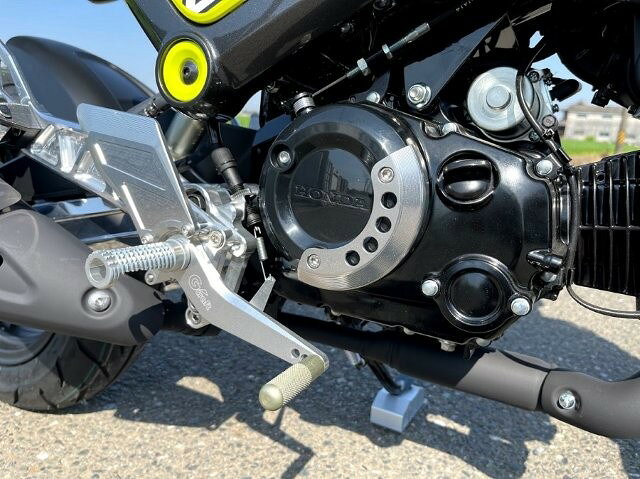 商品名 : バックステップ ブラック GROM 21-(JC92)メーカー : Gcraft Gクラフト品番 : 32409適合車種 : GROM 21-(JC92)JANコード : 4522285324092様々なライダーの体格にフィット...