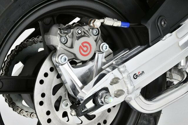 商品名 : リアキャリパーサポート ブレンボ2P用 タイプ2 シルバー GROMメーカー : Gcraft Gクラフト品番 : 33122適合車種 : GROMJANコード : 4522285331229ブレンボ2Pが装着できるキャリパーサ...