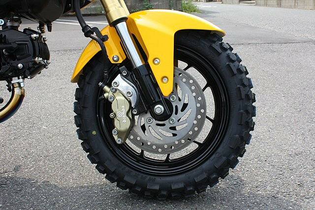 商品名 : フロントキャリパーサポート シルバー GROMメーカー : Gcraft Gクラフト品番 : 36007適合車種 : GROMJANコード : 4522285360076ブレーキカスタムの定番、ブレンボ製の40mmピッチ4ポッド...