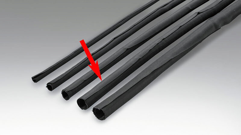 【使用温度範囲】-50℃〜125℃（難燃タイプ）【内径】φ16【開口時布幅】75mm【全長】1m【特徴】難燃性・耐UV性に優れ、摩耗に強い、配線・ホ-ス・ワイヤ-保護材。ポリエステルの繊維とPET繊維で作られたスリ-ブ付きチュ-ブです。柔軟...