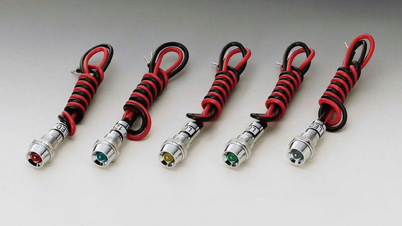 汎用LEDインジケ-タ-【色】クリア/オレンジ【備考】取付け径9mm 12V専用 抵抗内蔵 インジケ-タ(ウインカ-)が電球タイプの車両へのご使用の際は極性の関係上、別途インジケ-タ-接続KIT(304-0521)をと使用ください。商品によ...