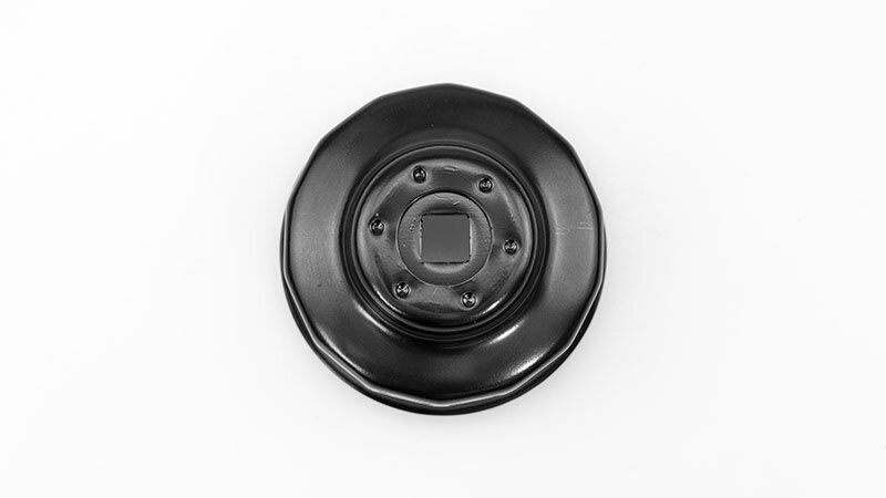 オイル系メンテナンスに欠かせないオイルフィルタ-。国産車から輸入車まで幅広いラインアップのカ-トリッジ式オイルフィルタ-に対応するカップ式オイルフィルタ-レンチ。※取外用工具になります。 オイルフィルタ-とマフラ-の隙間が狭く、レンチが入ら...