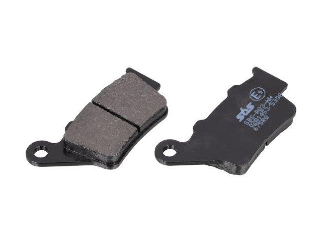 コントロール性とローターの素材を問わない安定を目的に開発された、ロードレース用パッド。●リア用　●スポーツ・レーシング適合●下記の車両のリアに適合YAMAHA　'15~21 シグナスX-SR、'22~'23 シグナスグリファス、'16~'2...