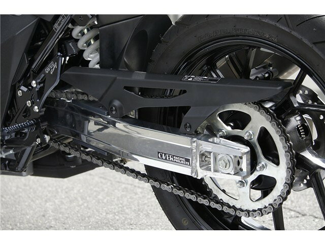 メインパイプ: 80x40mm目の字断面(7N01材)アクスルブロック: A5083S材重量: 3.8kg(STD 5.82kg)ポリッシュ仕上げ純正寸法(ノーマルホイール&タイヤサイズ対応)ピボットベアリング(テーパー)付属純正チェーンカ...