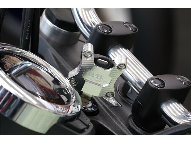 Dax125のおむすび型のキーに装着できるキーキャップです。アルミ削り出しパーツの高級感が見慣れたキーをドレスアップし、メーター周辺のカスタム感を高めます。在庫状況について 当店では複数店舗で同時販売を行っているため、ご注文いただいた時点で...
