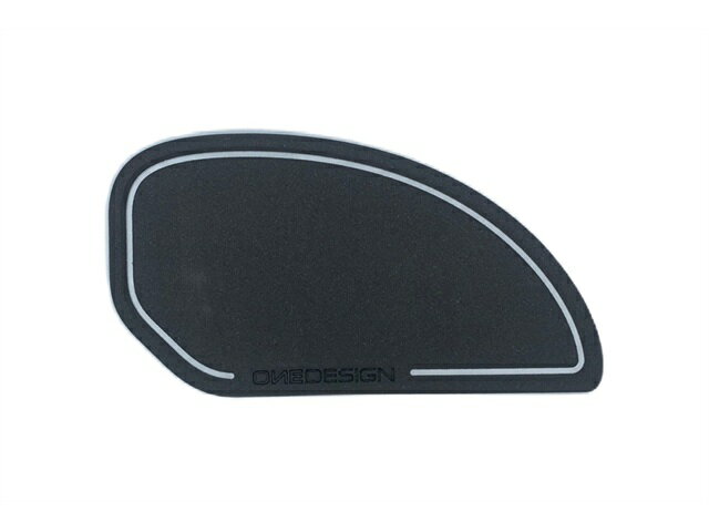 メーカー名：ワンデザインメーカー品番：HDF5販売備考：240x133mm。紫外線に耐性があり、液体を吸収しないため汚れがつかない高密度のポリマーを使用。粘着テープは3M社製。厚み：約5mmタイプ：HDF色[カラー]：ブラックサイズ：240...