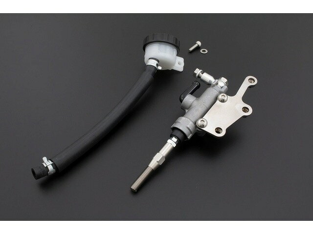 KZ1000MKII (A3) '79コンパクトで抜群の機能性を持つ"NISSIN 1/2インチマスターシリンダー"をボルトオンで装備できる画期的なキットです。制動力不足を解消しながらも純正ステップ、ブレーキペダルをそのまま使用する事も可能...