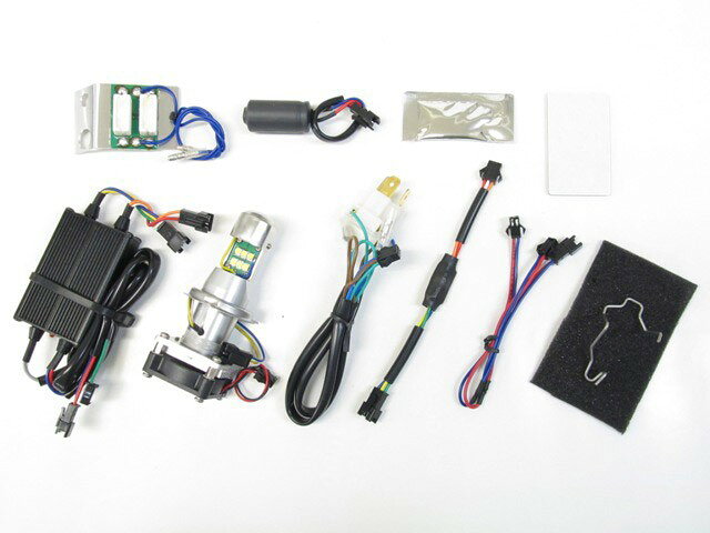 ●常にフルパワー点灯を可能にした車種専用LEDヘッドライトバルブキット 「極太アルミ無垢材」「ヒートシンク」「防水冷却ファン」という3つの組み合わせにより、効率よく熱を逃がし、常にフルパワー点灯を可能にしました。 ●ハロゲンバルブよりもさら...