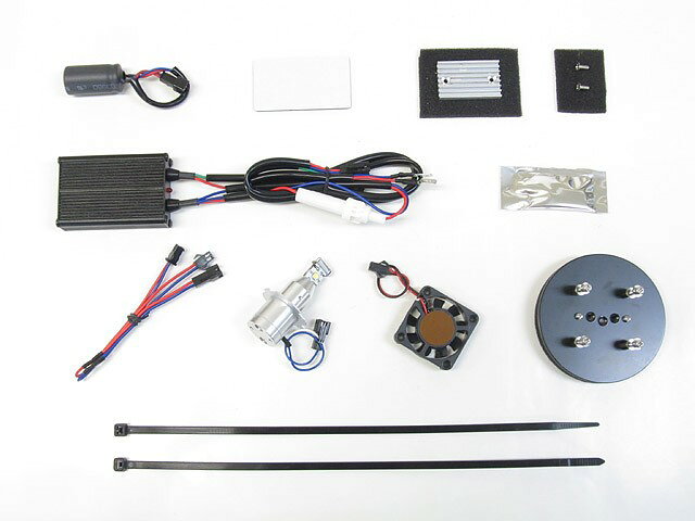 ●常にフルパワー点灯を可能にした車種専用LEDヘッドライトバルブキット 「極太アルミ無垢材」「ヒートシンク」「防水冷却ファン」という3つの組み合わせにより、効率よく熱を逃がし、常にフルパワー点灯を可能にしました。 ●ハロゲンバルブよりもさら...