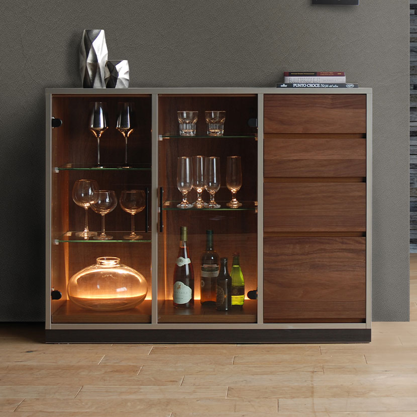 【暮らしのデザイン】モリタインテリア ロータイプ コレクションケース サイドボード ガラス LED 照明付き 収納 ショーケース フィギュアケース コレクションボード ディスプレイラック 幅1202×奥行401×高さ935mm ●見せる収納...