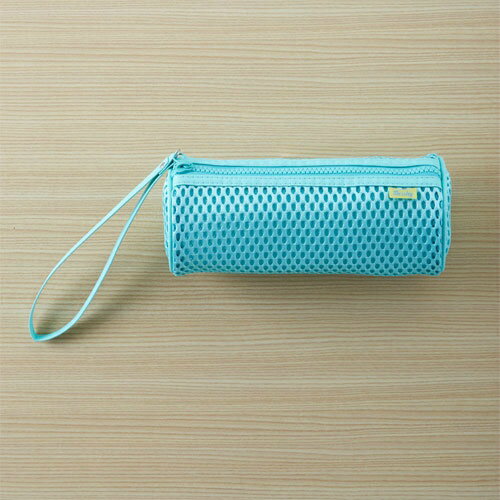 ネイビーブルー ペールピンク グリーン 商品名Messhy ペンギン／ペンケース 商品番号MY-3581-30 規格 カラーグリーン 仕様■サイズ：60×210×60mm＜素材＞メッシュ本体：ポリエステルジッパーの縁、ストラップの持ち手部分...