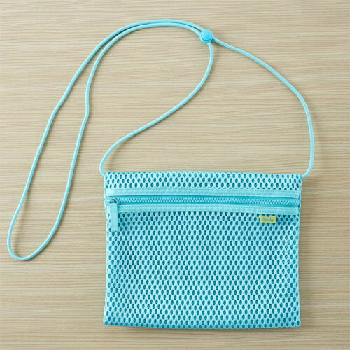 ネイビーブルー ペールピンク グリーン 商品名Messhy カンガルー／サコッシュバッグ 商品番号MY-3584-30 サイズ210×260×10mm カラーグリーン 仕様＜素材＞メッシュ本体、ストラップの紐：ポリエステルジッパーの縁、ジッ...