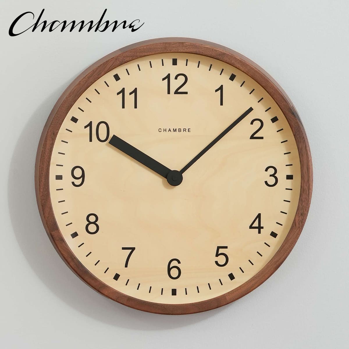 公園や駅前などで見かける公共時計をイメージした大きな掛け時計です。 スイープ運針の電波時計です。気になる稼働音がなく、寝室などでも安心してご使用いただけます。 【カラーバリエーション】 商品名 大きな公共時計 カラー WALNUT（ウォール...