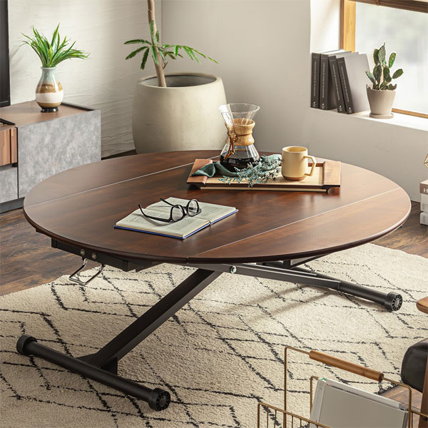 ■ 商品スペック折りたたみ式天板で活用の幅が広がる昇降テーブル。落ち着いた印象のブラウンカラーの天板です。天板の両側は折りたたむ事ができ、折りたためば壁にぴったりとくっつけて使うことも可能です。また、簡単な操作で昇降ができるため、ローテーブ...