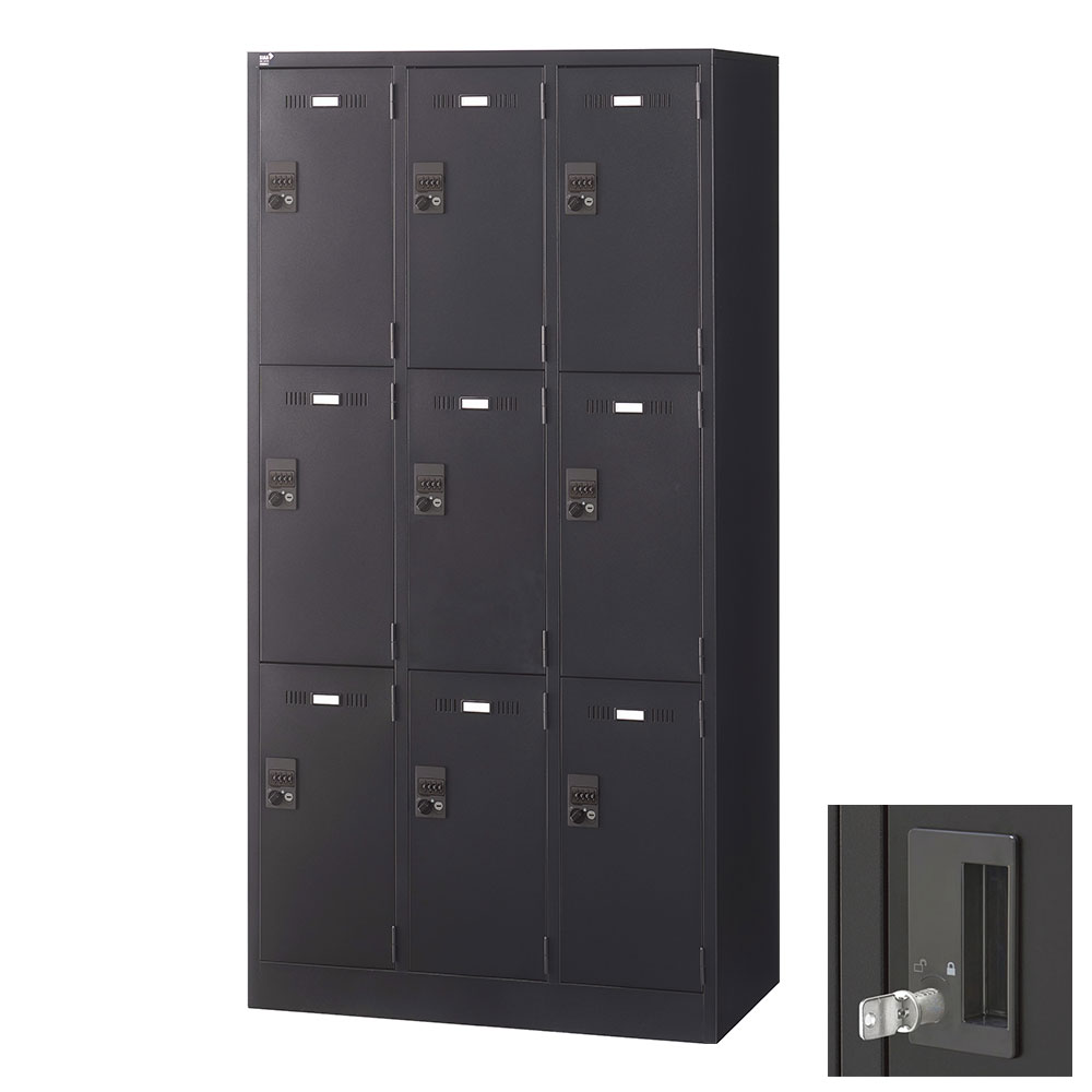 ■ 商品スペック精悍な印象のブラック塗装を施した更衣室ロッカーです。スチール特有の金属音をやわらげたり、キズをつけず長持ちさせるため扉裏に戸当りクッションを採用。錠前はこじ開けに強いカマ錠を採用しています。樹脂製網棚は抗菌加工を施し、小物な...