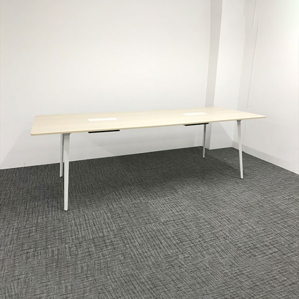 メーカー内田洋行 ウチダ製品名ハイテーブル 要組立 レムナ 2枚天板 5-200-1323 色・素材ライトファインウッド 外寸幅3200mm 奥行き1200mm 高さ1000mm ランクBランク特徴天板:メラミン化粧板 脚:スチール塗装仕上...