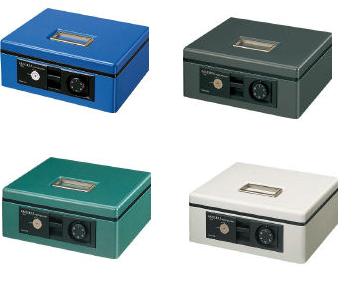 ●サイズ/外寸：W318×D257×H128mm ●サイズ/内寸：W275×D198×H59mm ●シリンダー錠・ダイヤル錠 ●コインカウンター付きトレー ●コイン収容枚数/1円・5円・10円・50円・100円・500円：各50枚 ●書類押...