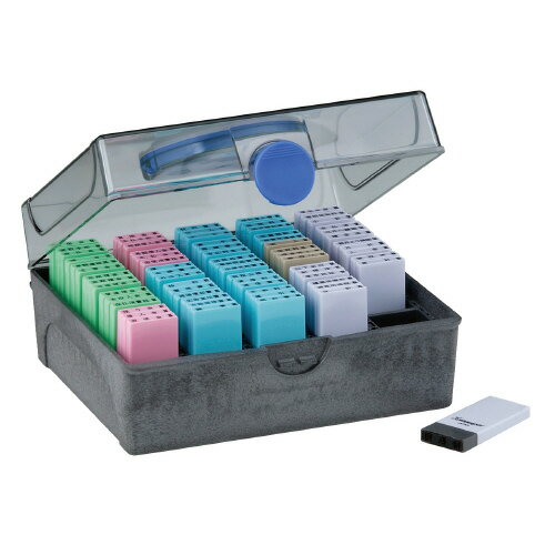 ●各科目印の印面サイズ/4×21mm●印箱サイズ/W180.5×D165.2×H89.5mm●科目印のボディーカラーはグリーン：資産　ブルー：損失　ピンク：負債及び資本　ブラウン：利益　パープル：その他　で色分けしております。●インキ色/黒...