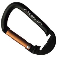 小物などの吊り下げに。スリットが回転を防ぎます。●保護用品●カラビナ●色：黒●外形寸法：約直径6×幅35×高60mm●材質：アルミニウム●質量：約15gJ726386