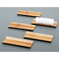 上品な竹製おしぼりトレーです。●おしぼり受け●1セット入数：5枚●材質：竹●寸法：幅180×奥70mmJ821401
