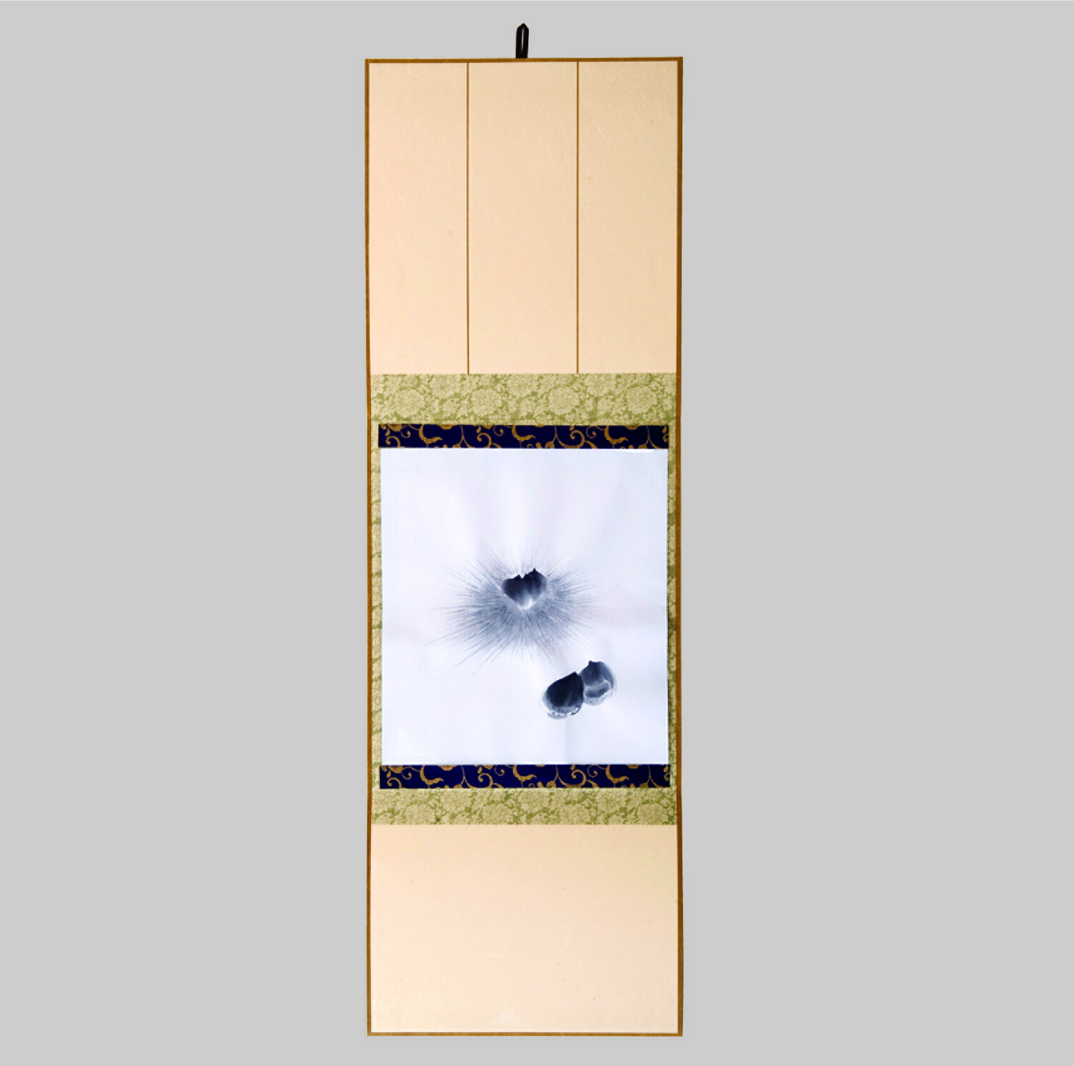 265×825mmビニールカバー付242×273mmサイズの色紙が入れられます。