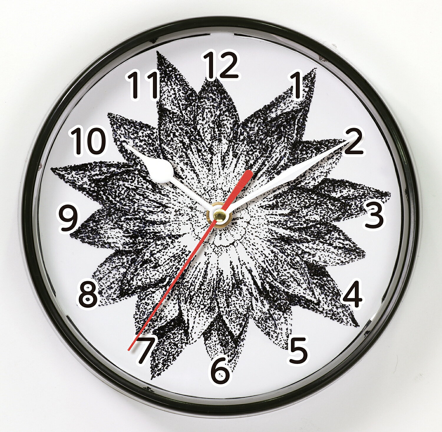 ■コピーした紙の上に透明板を置いて油性ペンを使って、点描画をします。 商品サイズ／1個重量／g材質／セット内容／●本体 φ180×40mm×1、 ●PET透明板 φ158mm×2、 ●ケント紙 φ158mm×1、 ●文字盤シール（透明） 7...