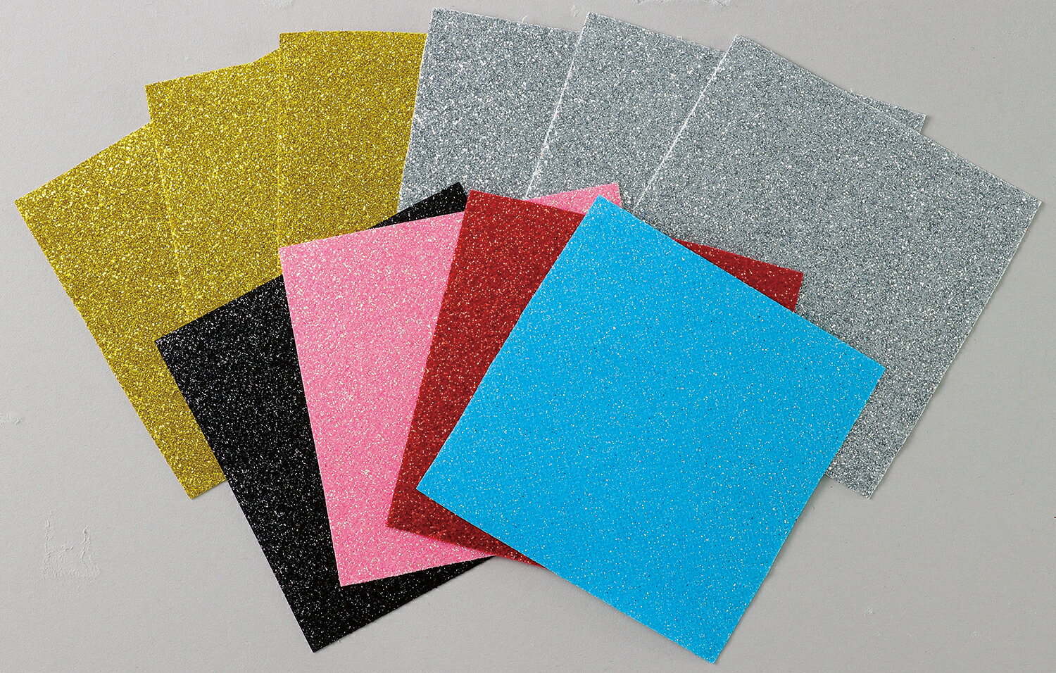 衣装の飾り付けに便利なラメ入りのシール商品サイズ／130×115mm　1mm厚1個重量／28g材質／不織布セット内容／金3枚、銀3枚、赤1枚、ピンク1枚、水色1枚、黒1枚1個梱包形態／袋入り6色10枚組