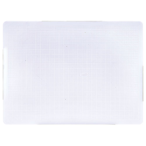●規格：A4判●外寸：縦220×横300×厚2mm●方眼罫目盛：表面5mm（裏面は無地）●材質：オレフィン系再生樹脂●裏面は使用できません（滑り止め加工付き）o24361