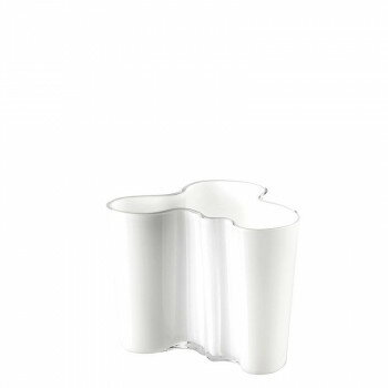 ※北海道・沖縄・離島への配送は、 別途送料がかかる場合がございますので、予めご了承くださいませ。 ご注文後7〜8営業日後の出荷となります 流れるような有機的なフォルムのモチーフは、フィンランドの湖の形、白樺の根本付近の断面形状など諸説存在し...