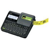 最大幅46mmのテープも使用できるハイスペックモデル。幅広テープも印字可能なので屋外展示物などの制作にも便利。印字がスピーディー！テープ幅46mmまで対応なので、幅の広い印字にも。・外形寸法：幅237×奥235×高106．5mm・使用できる...