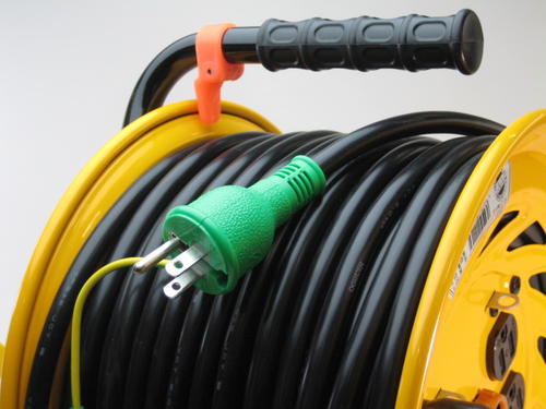 ●ポッキンプラグでアースピンが自然に倒れ、2P コンセントも簡単に使えます。 ●パイロットランプ付 ●自動復帰型温度センサー付 ●アース付室内型 ●単相100V　50mコード