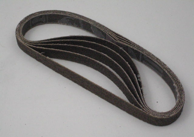 BY-1031 ベルト寸法 幅10X周長330 ベルト速度 6.6〜8 回転数 5500〜6700 電源 単相　100 定格電流 1.9 消費電力 180 振動3軸合成値 2.5m/s2以下 機体寸法 長さ380　X　幅70　X　高さ66 ...