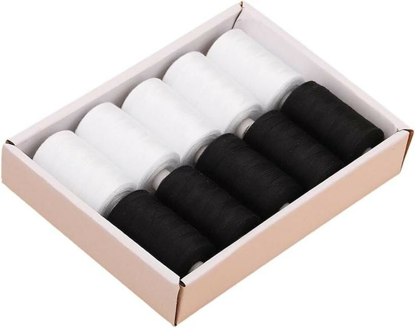 商品コード2b9tdcf9sg商品名ミシン糸 60番 黒 白 10個セット 普通地用 1個約1350mブランドCOZENTAこのポリエステル製の糸は、10巻セットで合計13500mもの長さがあり、黒5点と白5点の混色10色セットです。布地に...