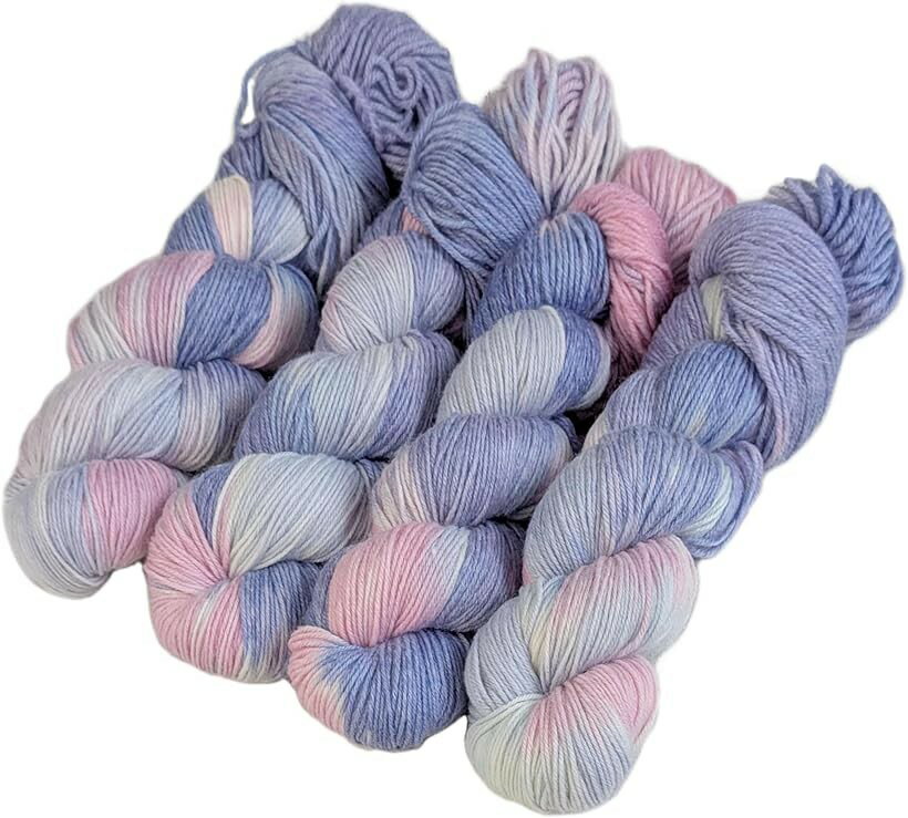 商品コード2buc1x4vlt商品名ウール 毛糸 4個 編み糸 並太 カシミヤ 手染め マルチカラーブランドmiagolaleカラーライラックウールとカシミヤをメインにポリエステルを混紡。職人の手によるハンドダイドヤーン（手染め毛糸）です。...